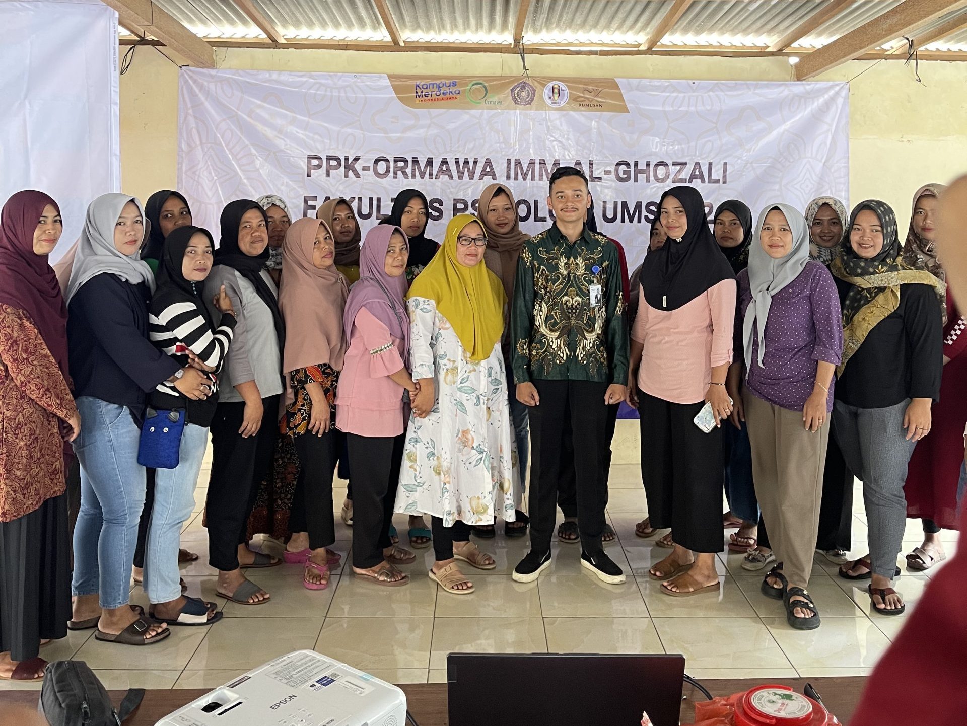 Inovasi Pengelolaan Limbah Ternak: Pelatihan Pembuatan Pupuk Kandang sebagai Solusi Peningkatan ...